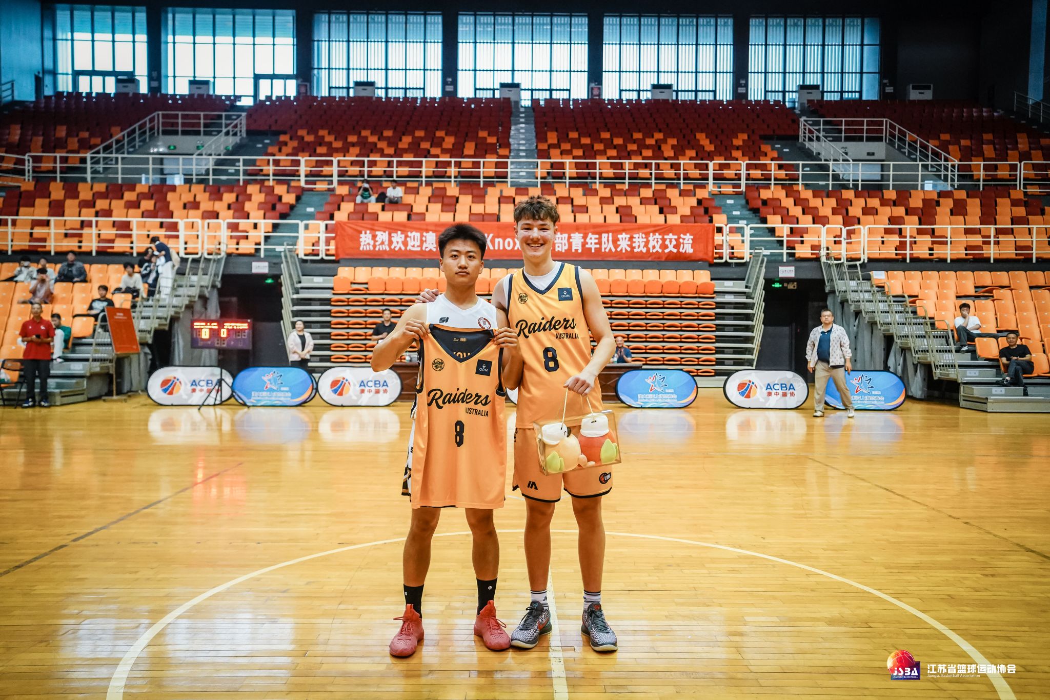 体育部举办澳大利亚Knox俱乐部篮球交流赛-南京工程学院体育部